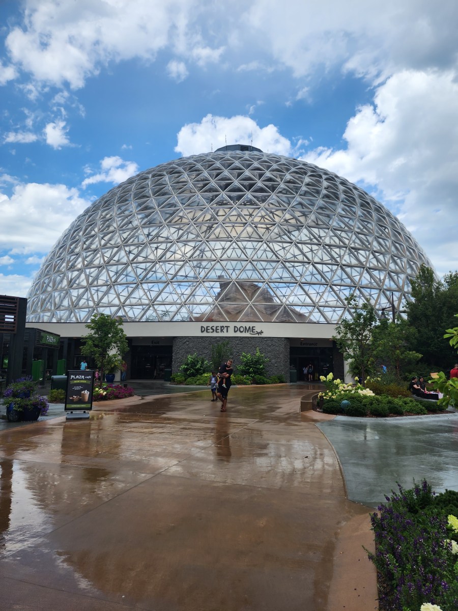 Omaha’s Henry Doorly Zoo and Aquarium – Adventures with Sota Mama